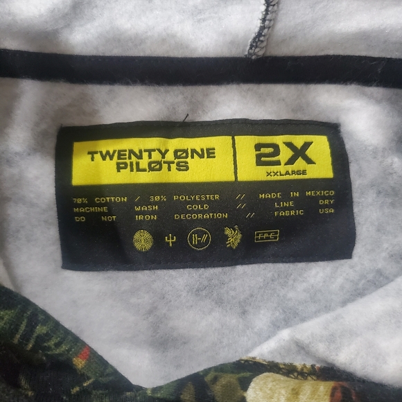 Other | Twenty One Pilots Adult Camo Pullover Trench Album Flower ...
